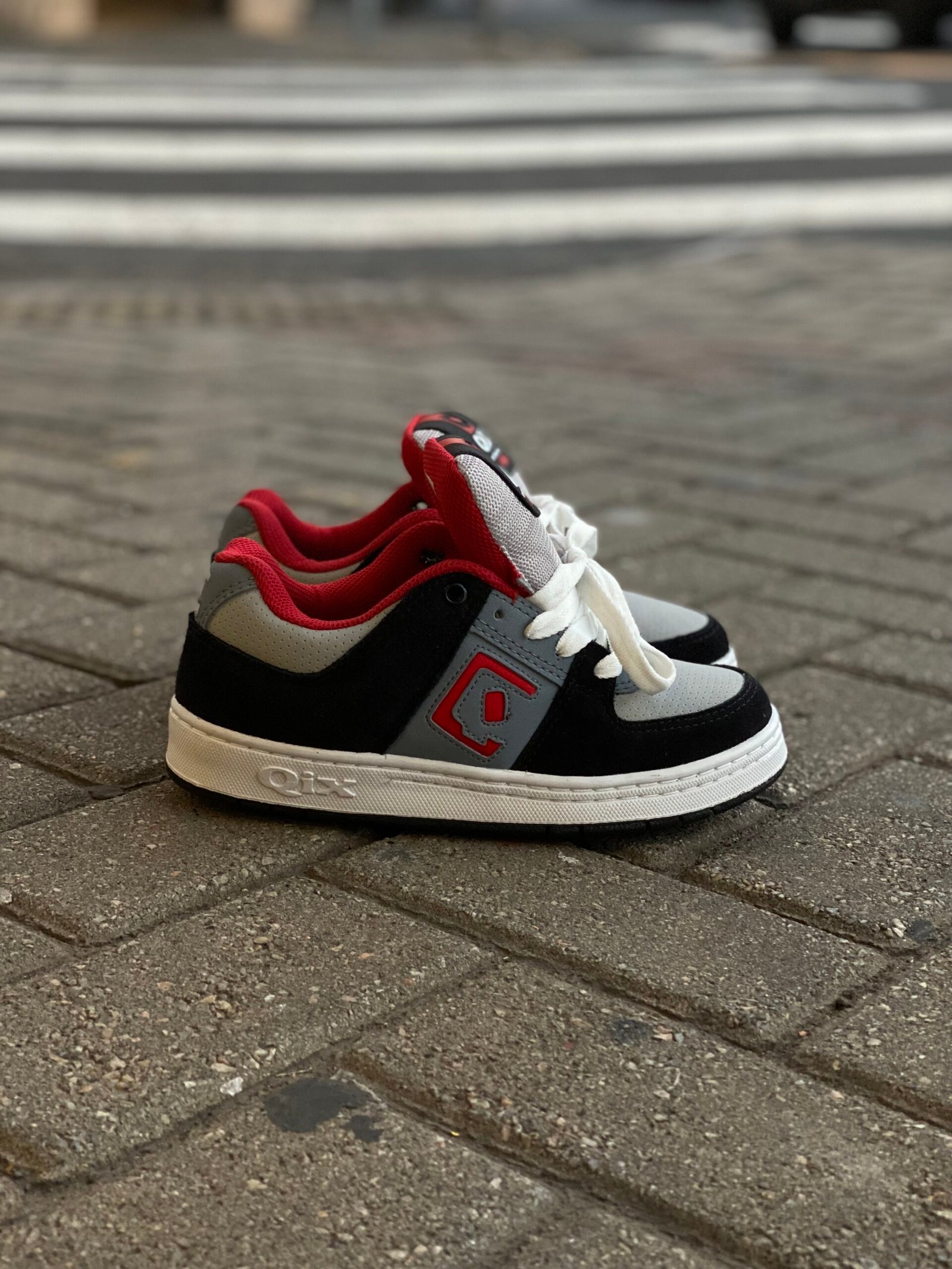 TENIS QIX 90s-PRETO/VERMELHO - LOKO