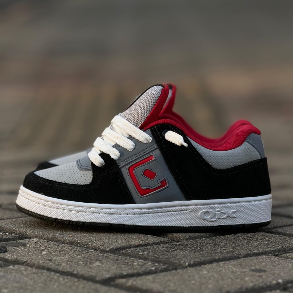 TENIS QIX 90s PRETO VERMELHO - Loja Loko